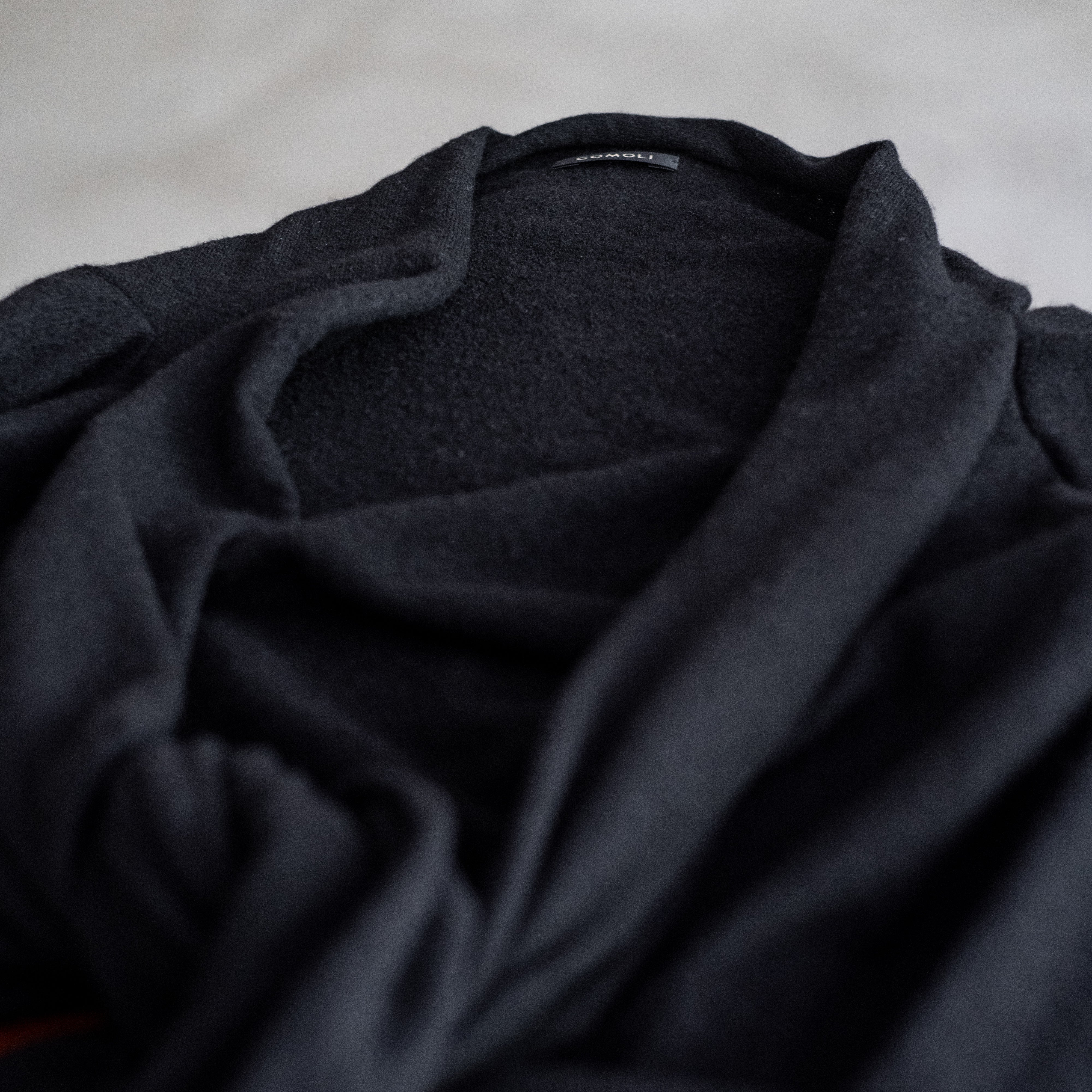FOAM CACHE-COEUR CARDIGAN – ABOUT