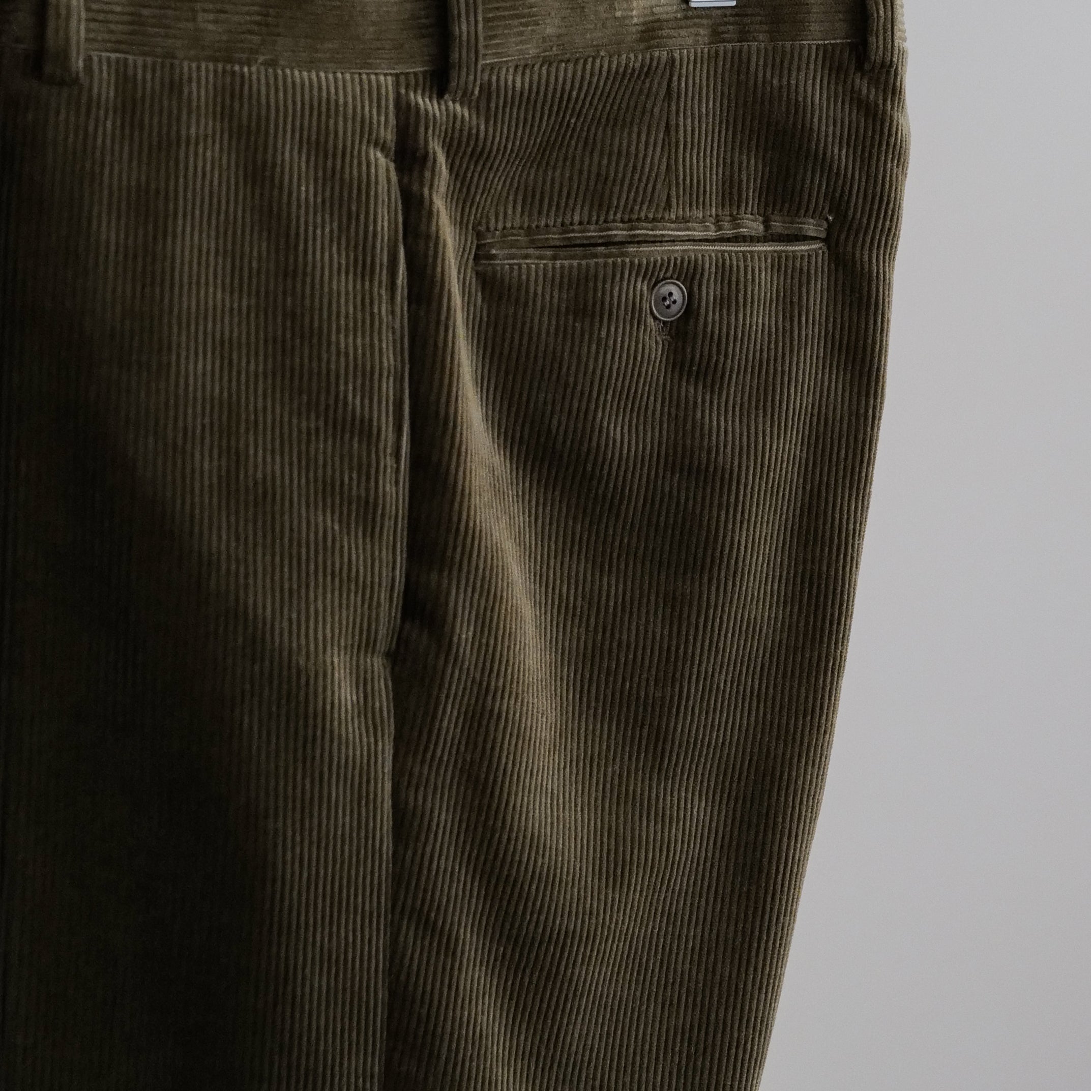 CORDUROY PIPED STEM PANTS – ABOUT