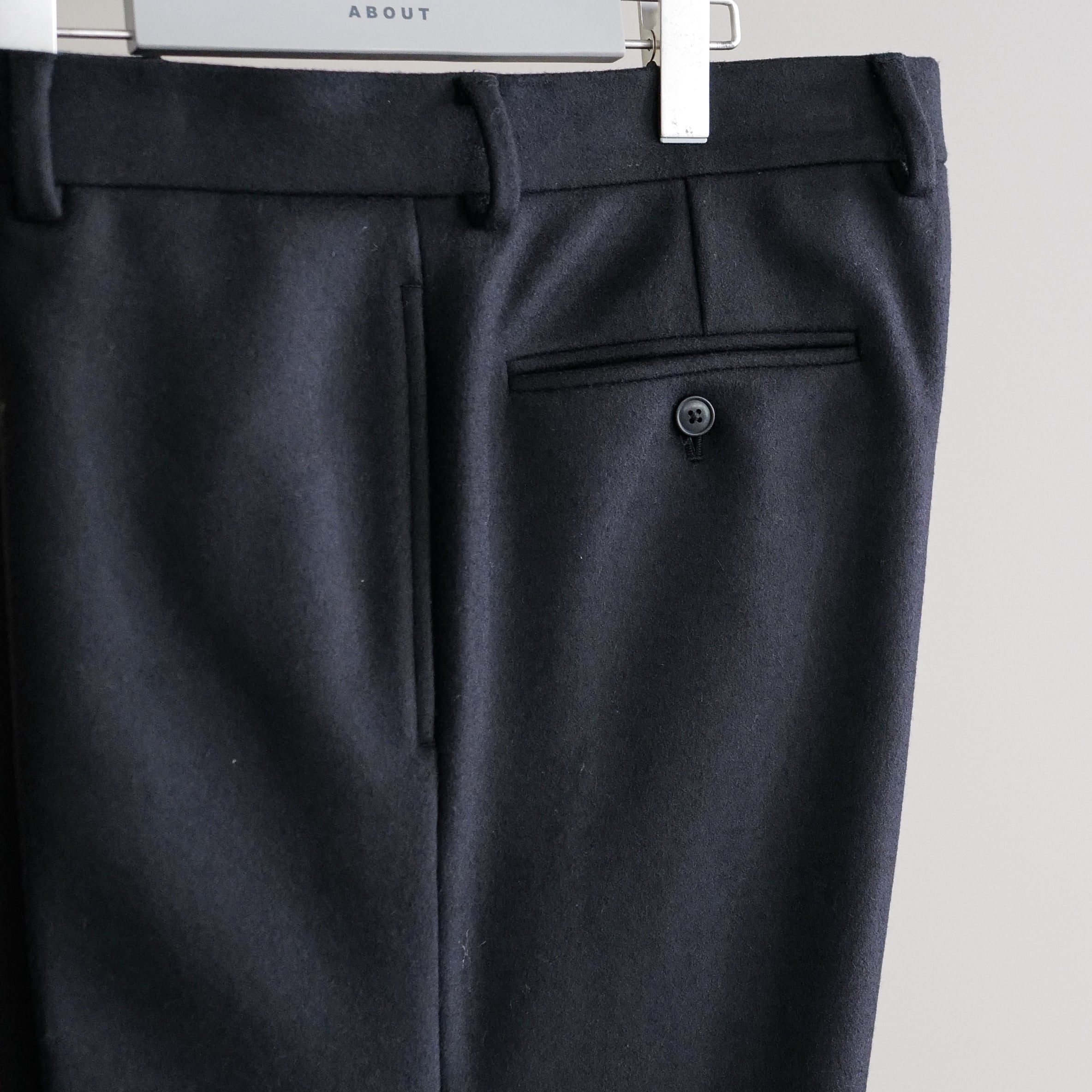 LIGHT MELTON PIPED STEM PANTS – ABOUT