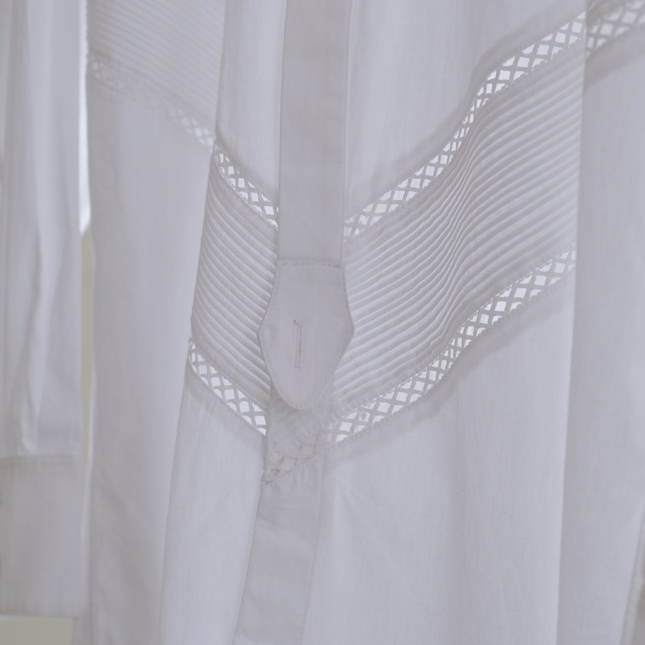 SHIRTS TRINITY DIA TUCK – ABOUT